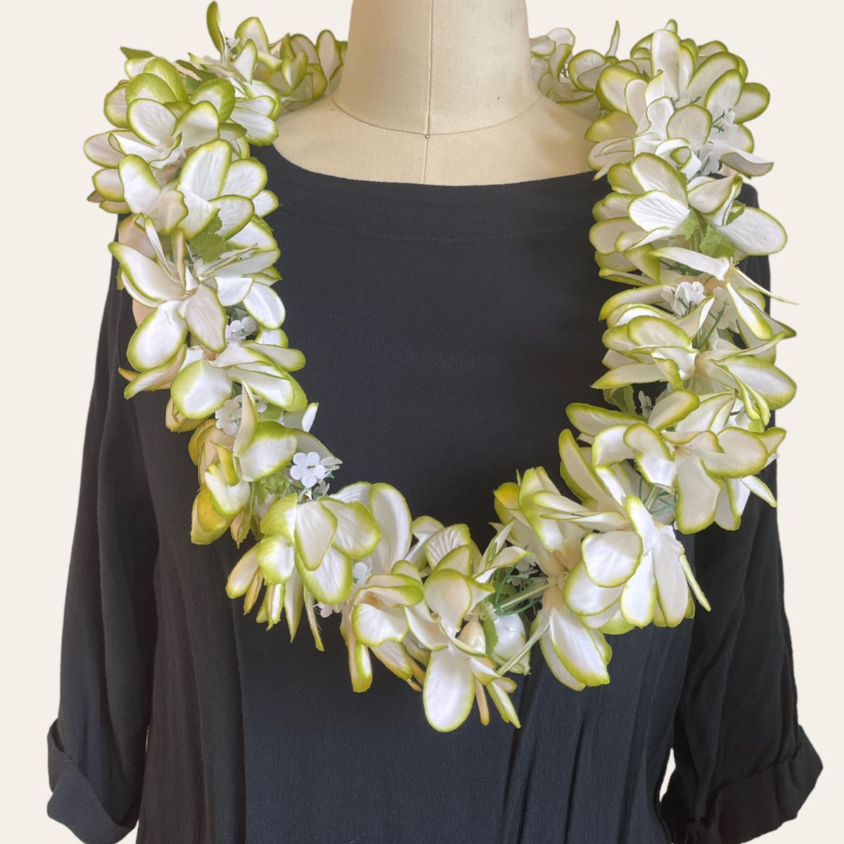 White and Green Fresh Flumeria Flower Lei | Muumuu Mall by Muumuu Rainbow